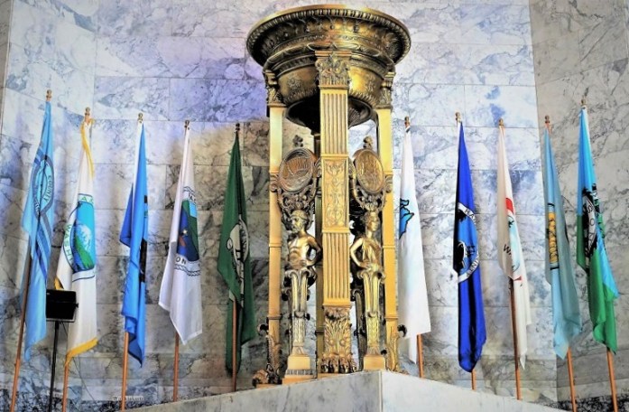 A Capitol Tour of the Other Washington – Cats and Trails and Garden Tales