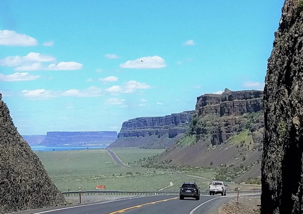 A Trip Through Grand Coulee Country – Cats and Trails and Garden Tales