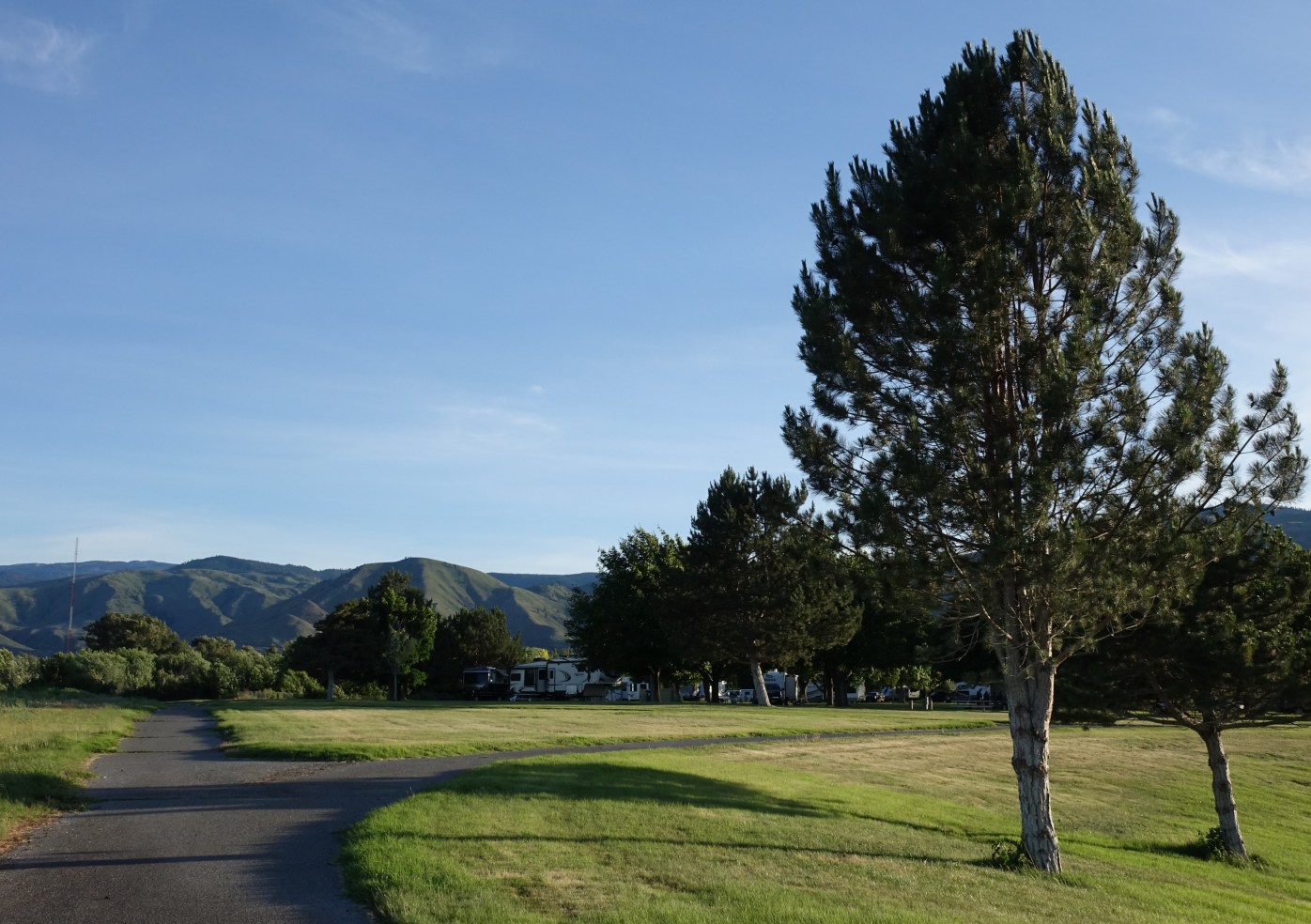 A Trip Through Grand Coulee Country – Cats and Trails and Garden Tales