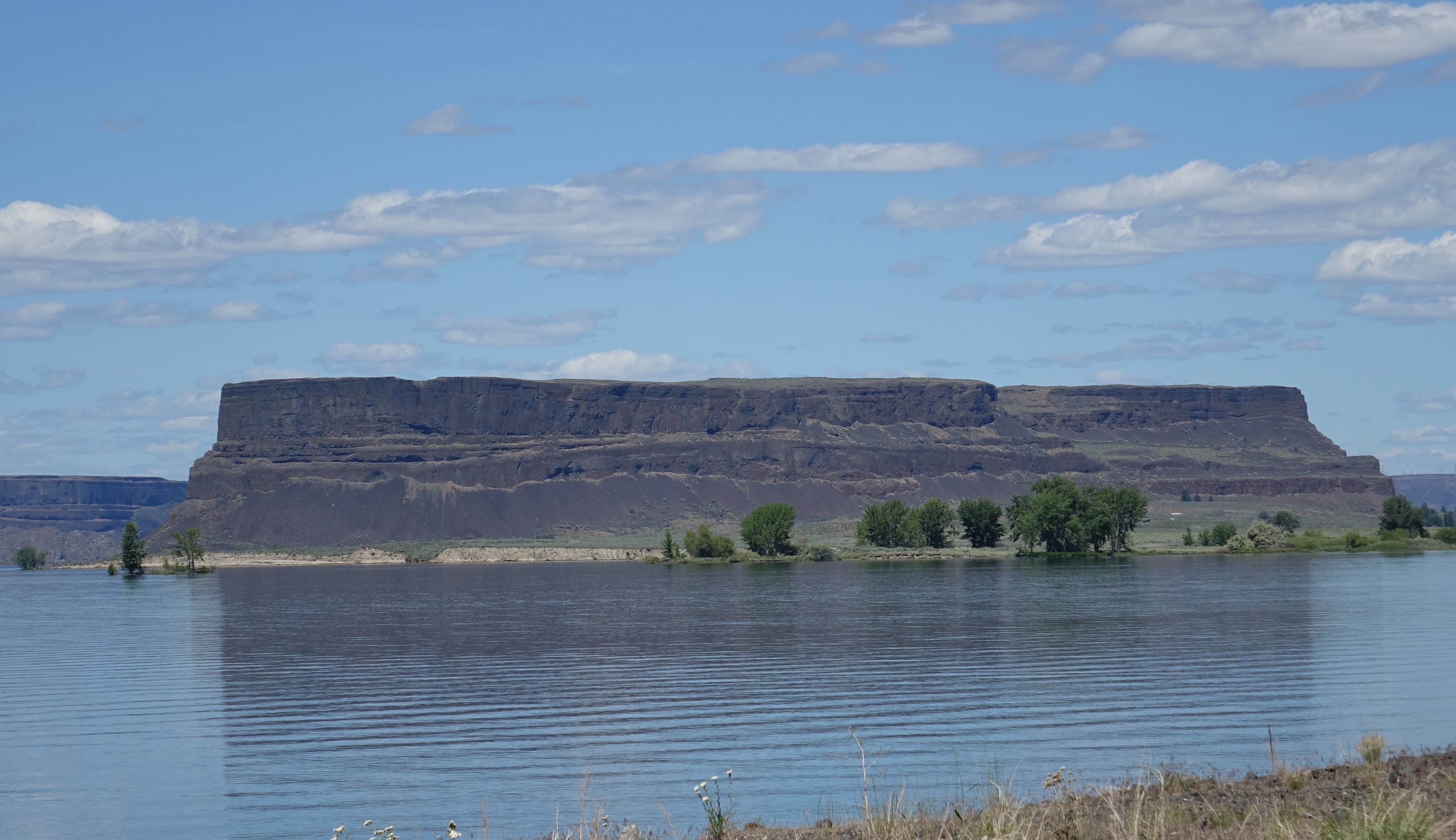 A Trip Through Grand Coulee Country – Cats and Trails and Garden Tales