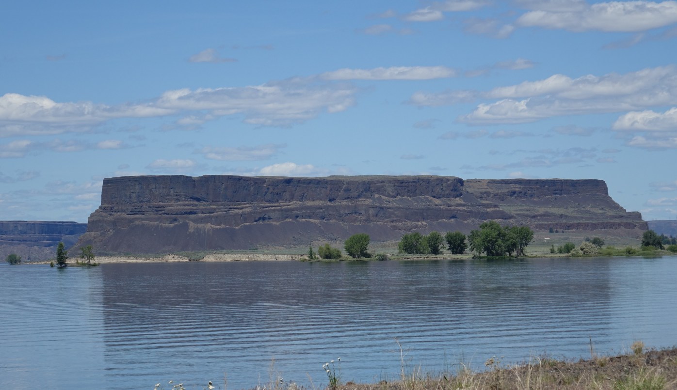 A Trip Through Grand Coulee Country – Cats and Trails and Garden Tales